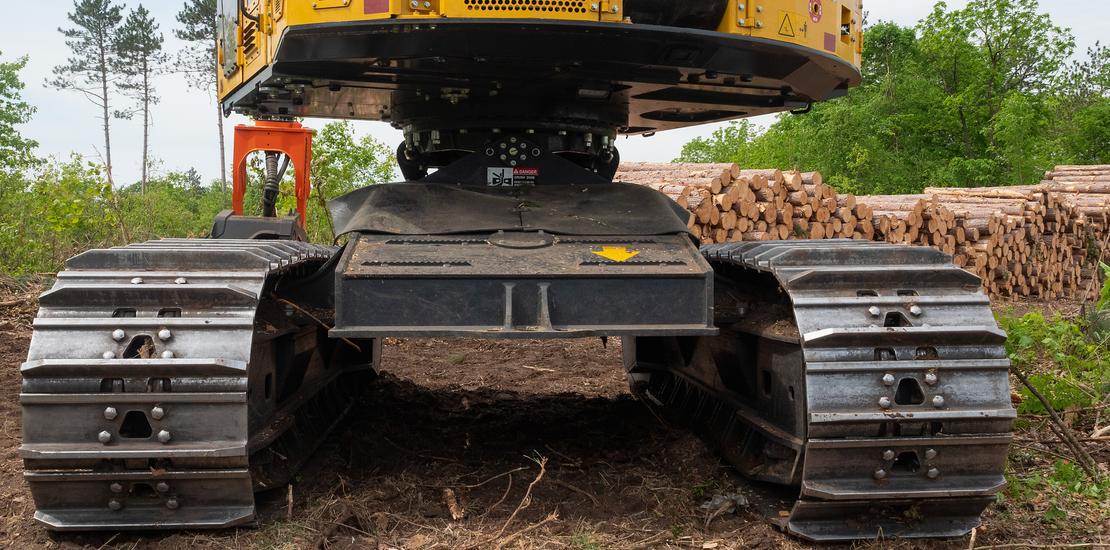 XT445L-5 tracked harvester | Komatsu